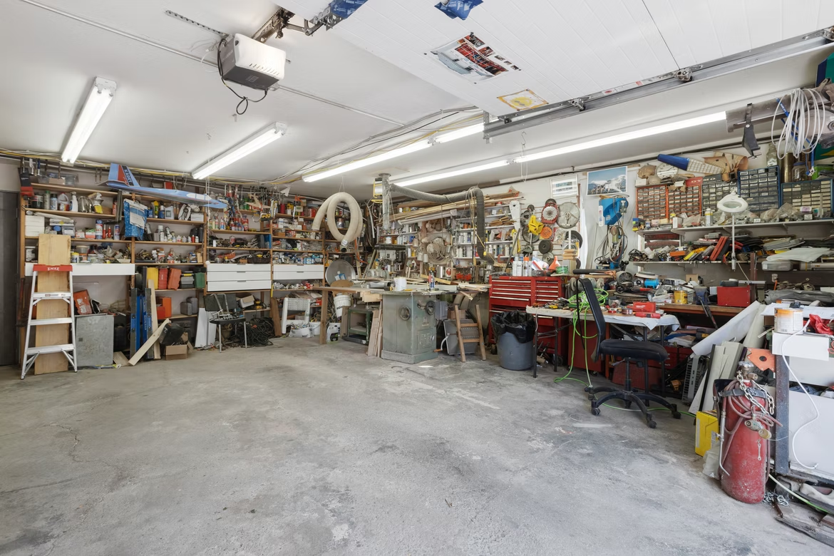 How To Build An Amazing Fully Functional Home Workshop - The Southern ...