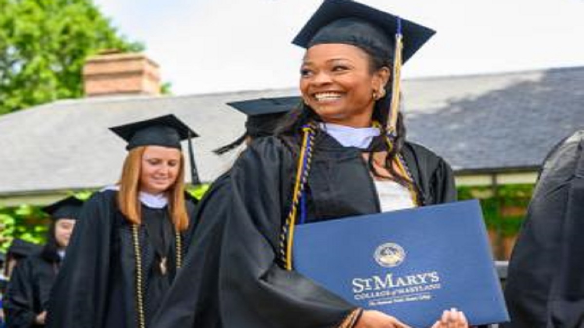St. Mary’s College Graduates 356 in Outdoor Ceremony - The Southern ...